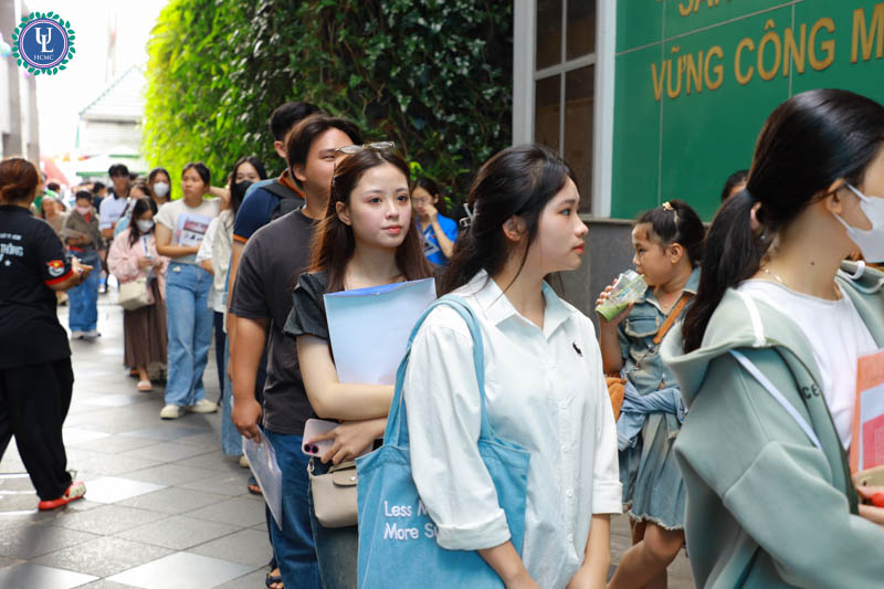 Trường Đại học Luật TP. HCM tổ chức nhập học cho tân sinh viên Khóa 50